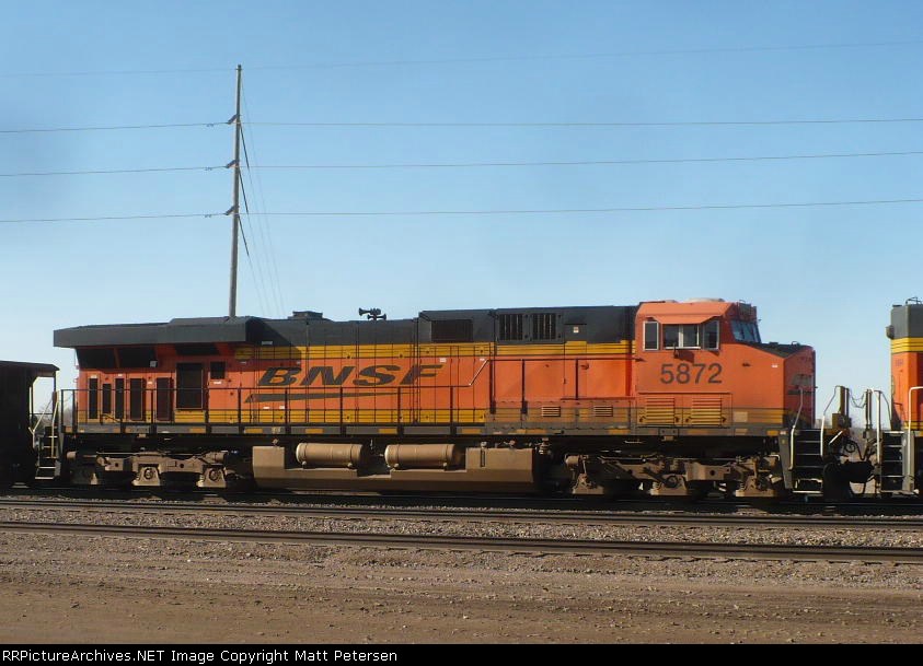 BNSF 5872
